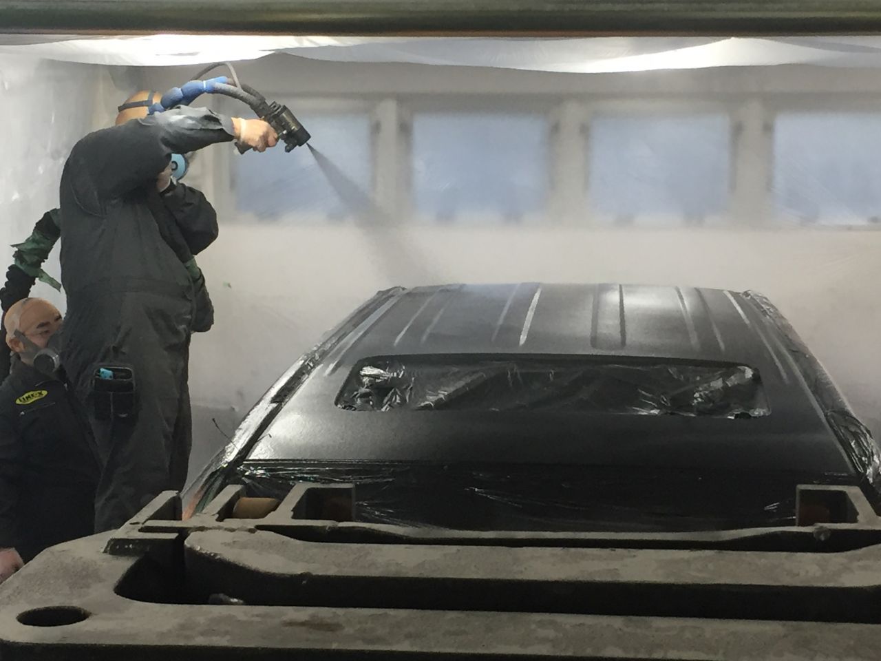 LINE-X塗装はどのようにやっているの？を紹介するコーナー！2回目は『塗装』｜LINE-X 自動車部門 公式ブログ｜flexdream blog