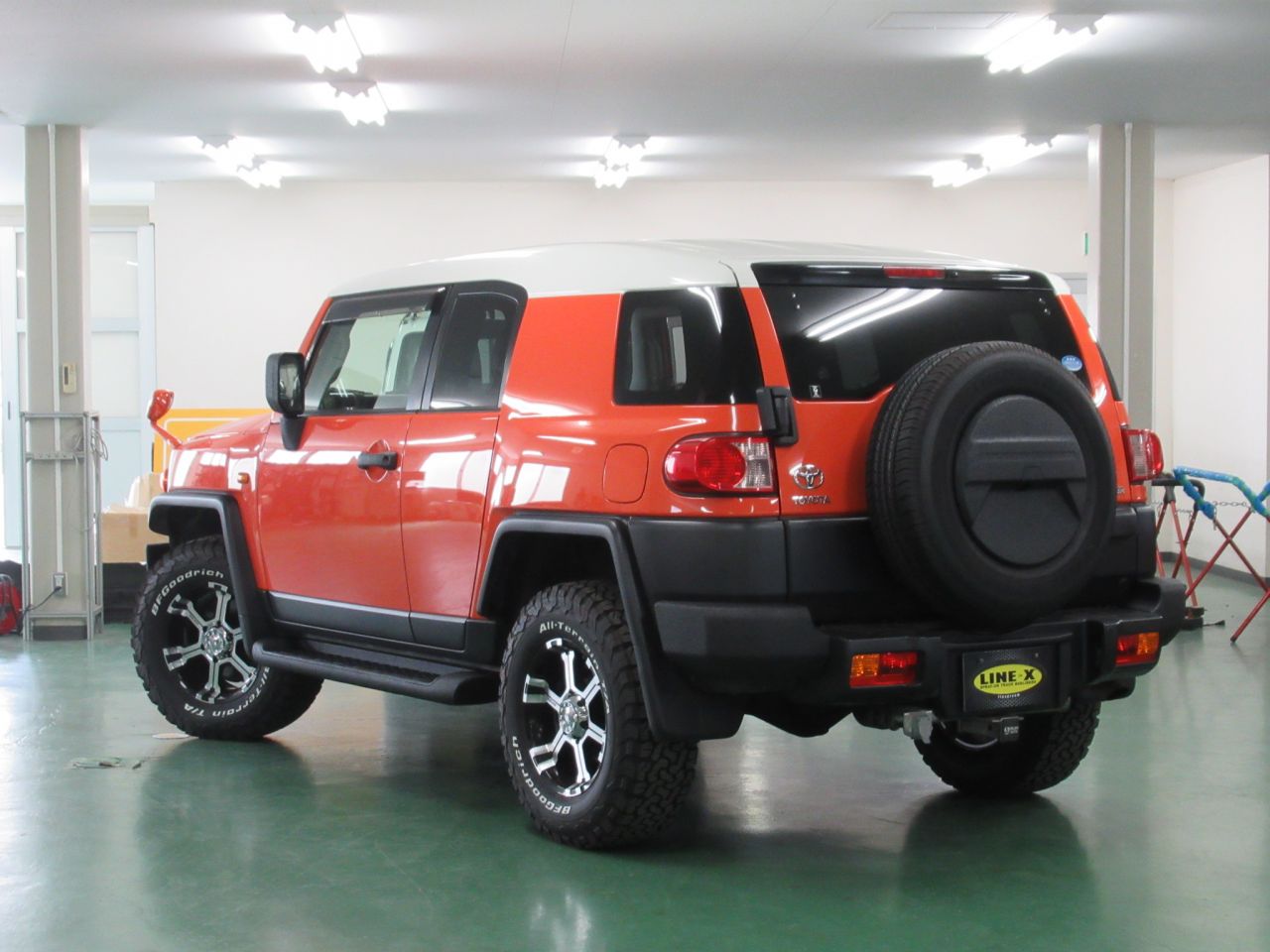 FJクルーザーと最強塗料LINE-Xコラボカスタム 3連発 Vol.3：オレンジ×LINE-Xトレイル仕様！｜LINE-X 自動車部門 公式 ...