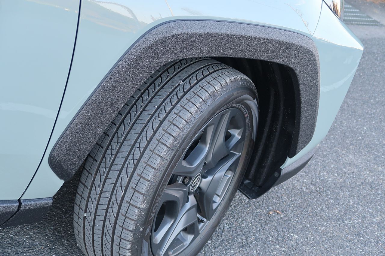 大人気SUV→RAV4 Adventureアーバンカーキ 外装パーツにLINE-Xスプレーオンでオフ感UP⤴⤴⤴｜LINE-X 自動車部門 ...