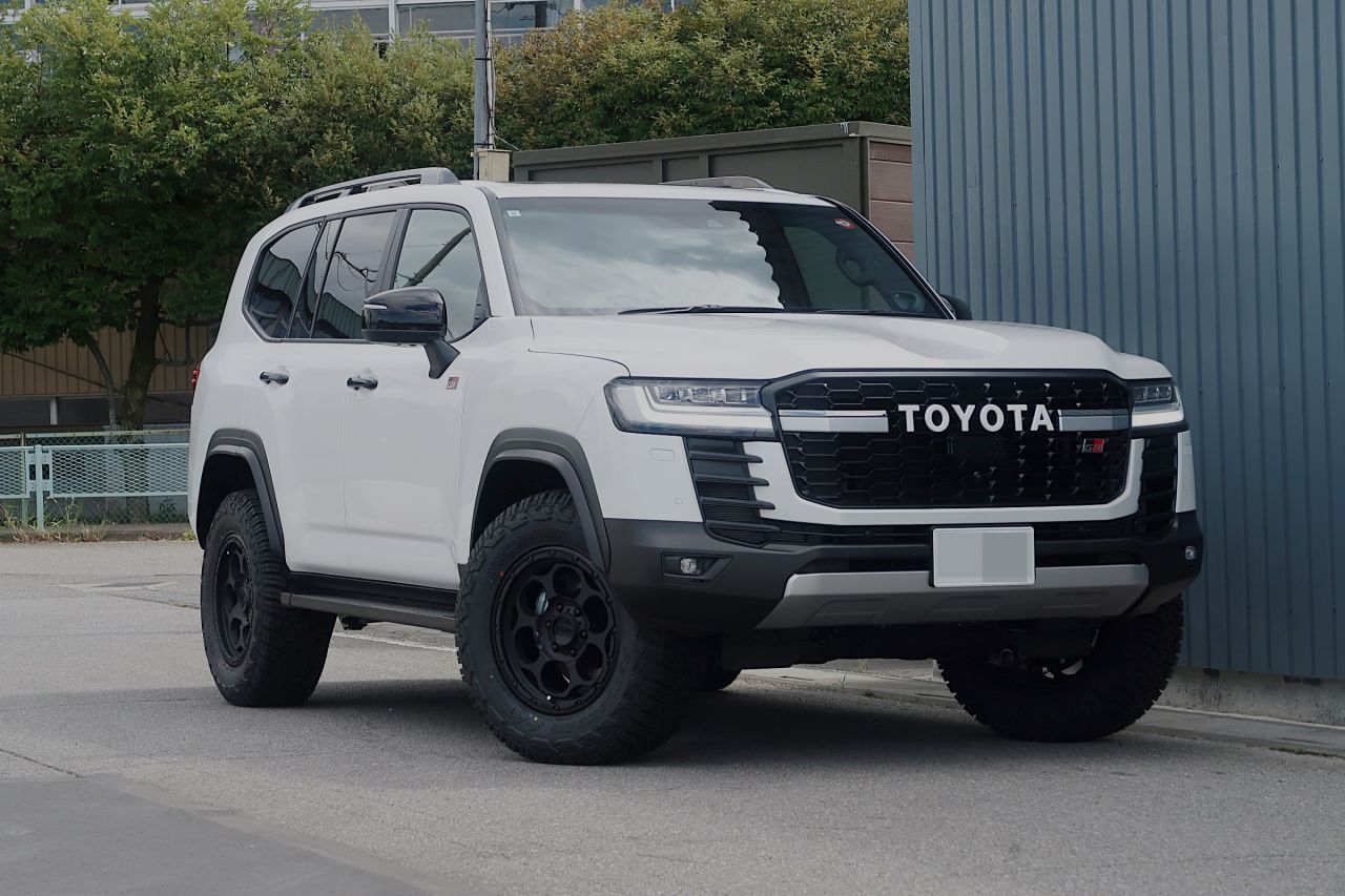 ランクル300 GR SPORTSカスタム紹介 ｜LINE-X 自動車部門 公式ブログ｜flexdream blog