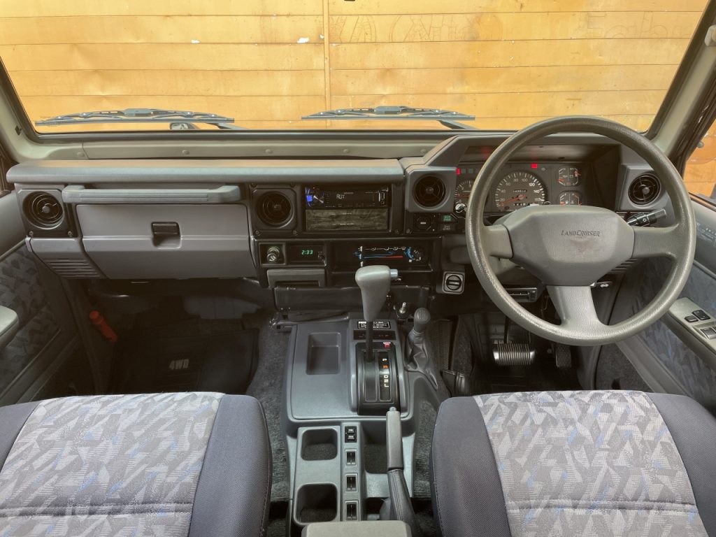 希少な純正ブラックのボディカラー！～ランドクルーザー70 ZX HZJ73HV のご紹介～｜ランクル専門店スタッフの独り言｜flexdream blog